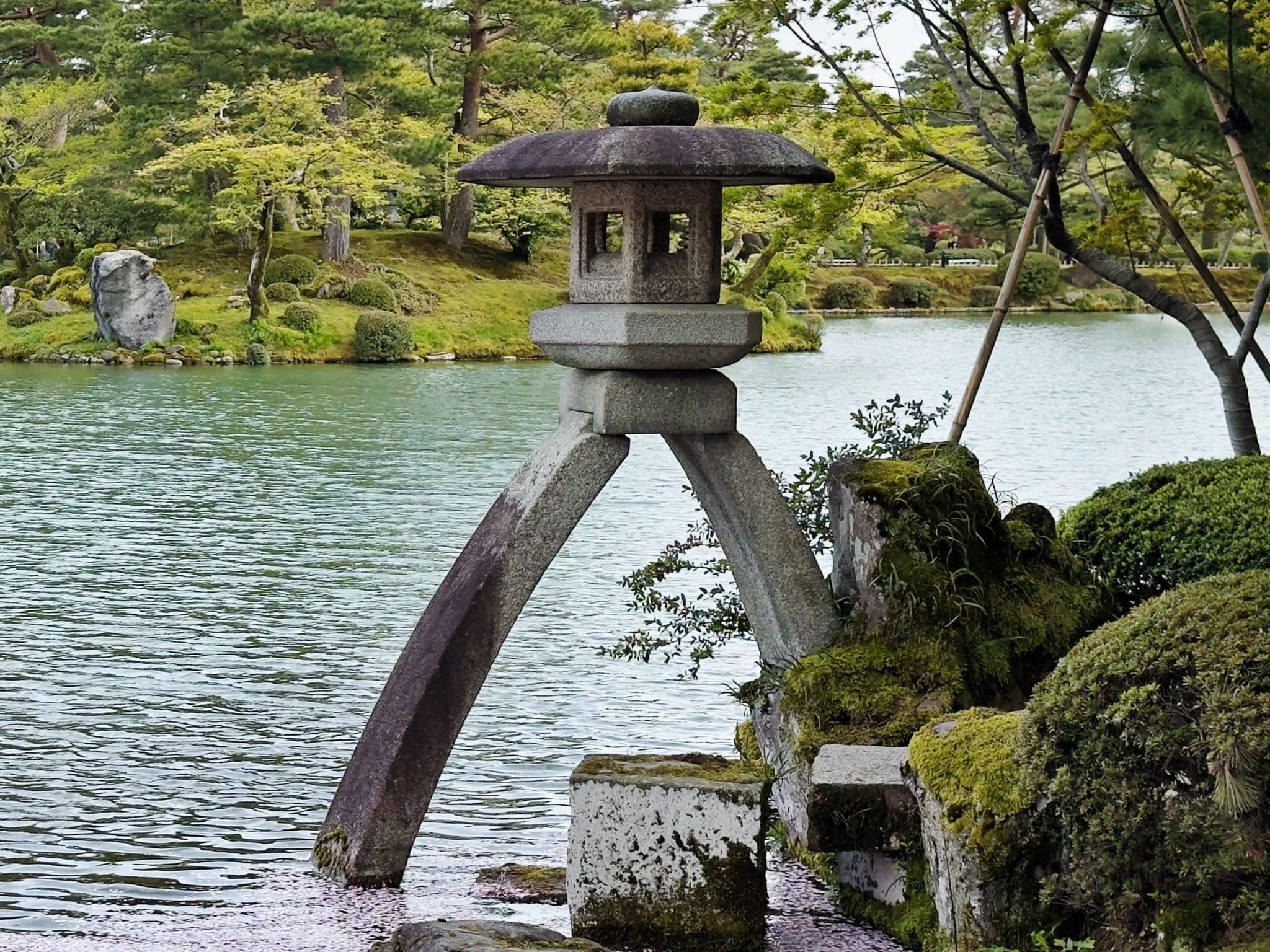 Kenrokuen Garden | Guide to Japan's Most Beautiful Garden